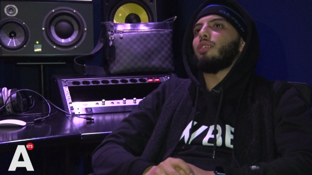 AT5 Nieuws - Rapper Moeman over noodlijdende muziekscene: 'Hopen dat ...